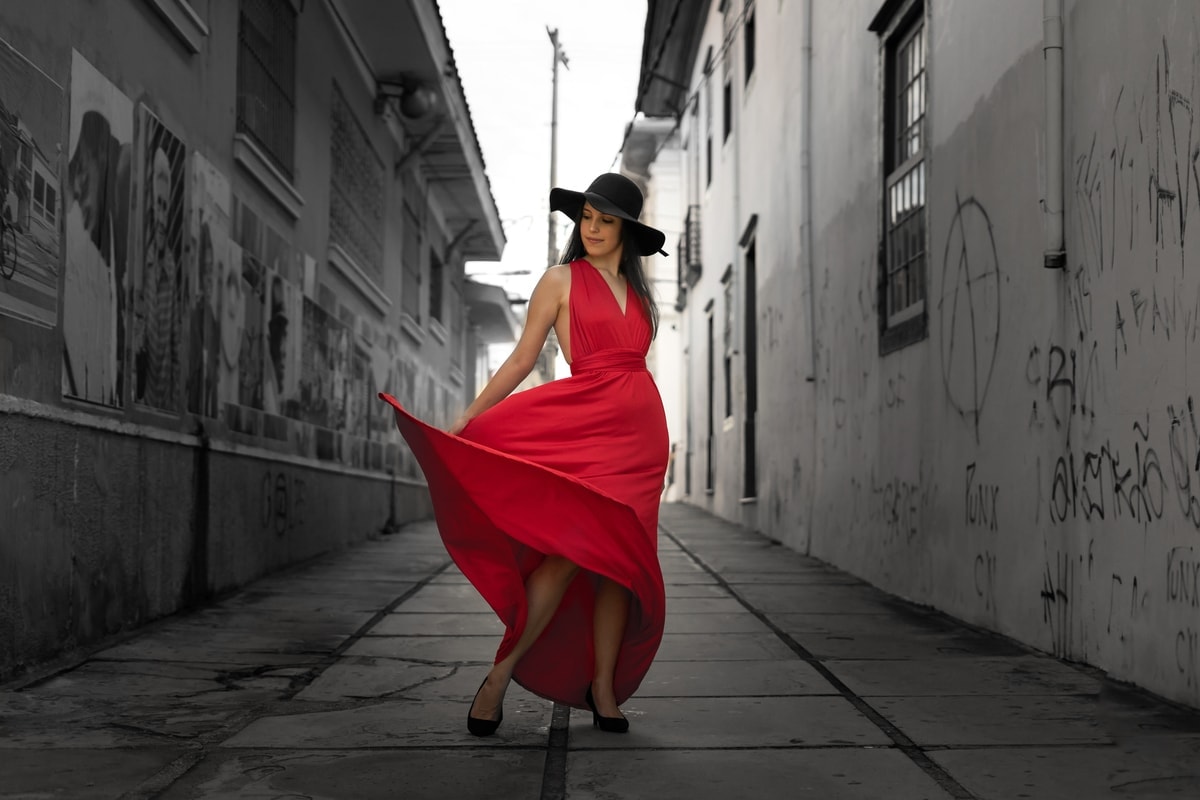 How To Make A Photo Black And White Except One Colour In Photoshop
