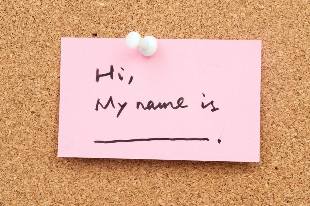 How To Introduce Yourself As A Photographer (6 Effective Strategies)