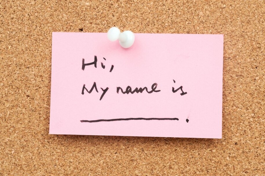 How To Introduce Yourself As A Photographer (6 Effective Strategies)